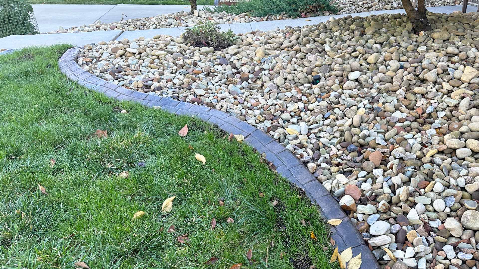 Lawn concrete edging store